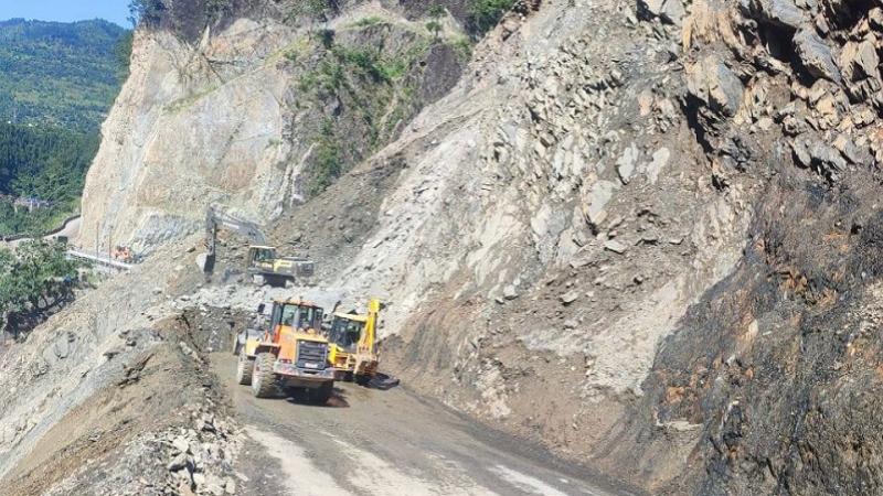 Headline Nepal : Online News Portal | Road Clearing Work Continues on ...